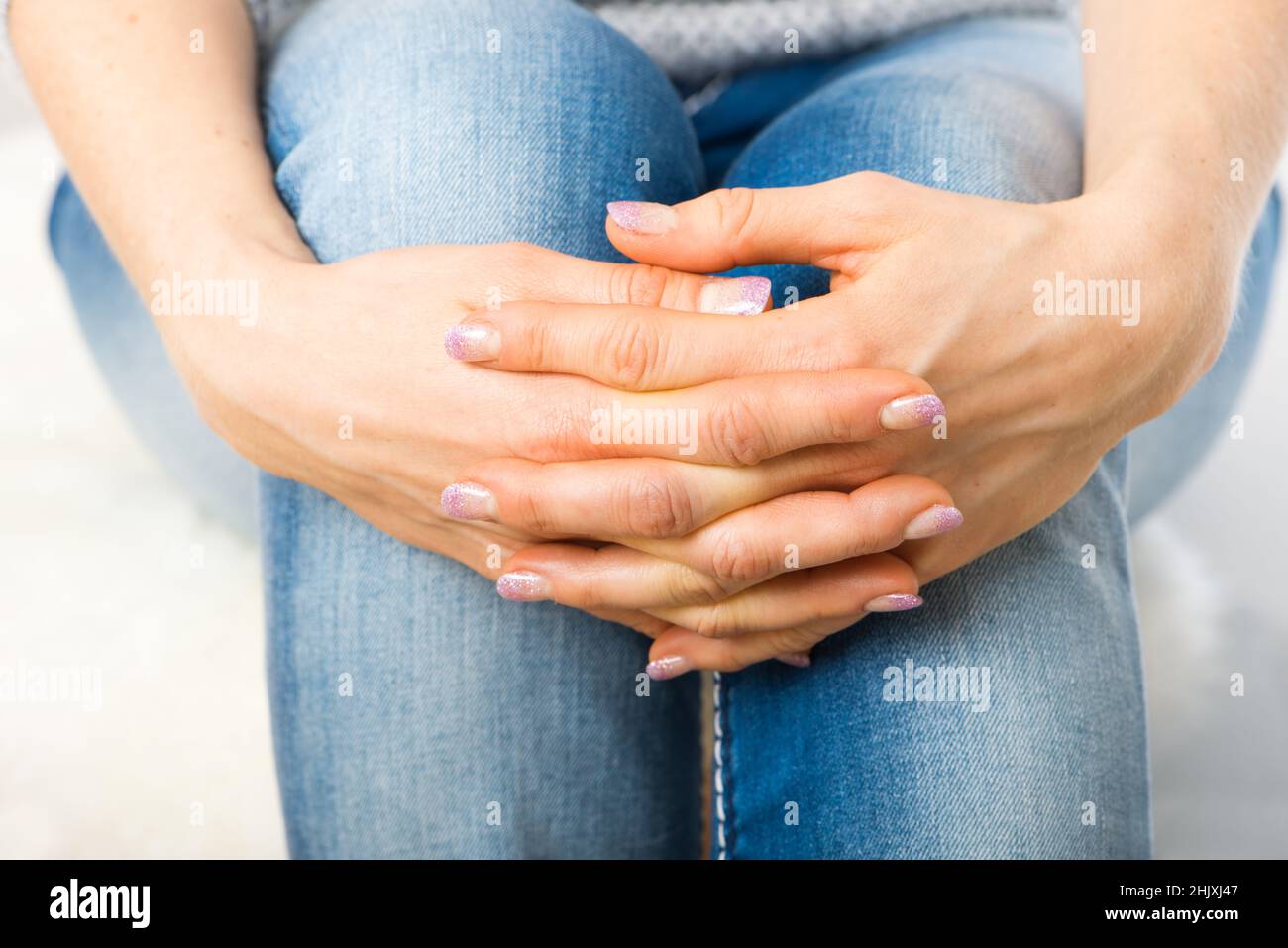 Unghie incrociate immagini e fotografie stock ad alta risoluzione - Alamy