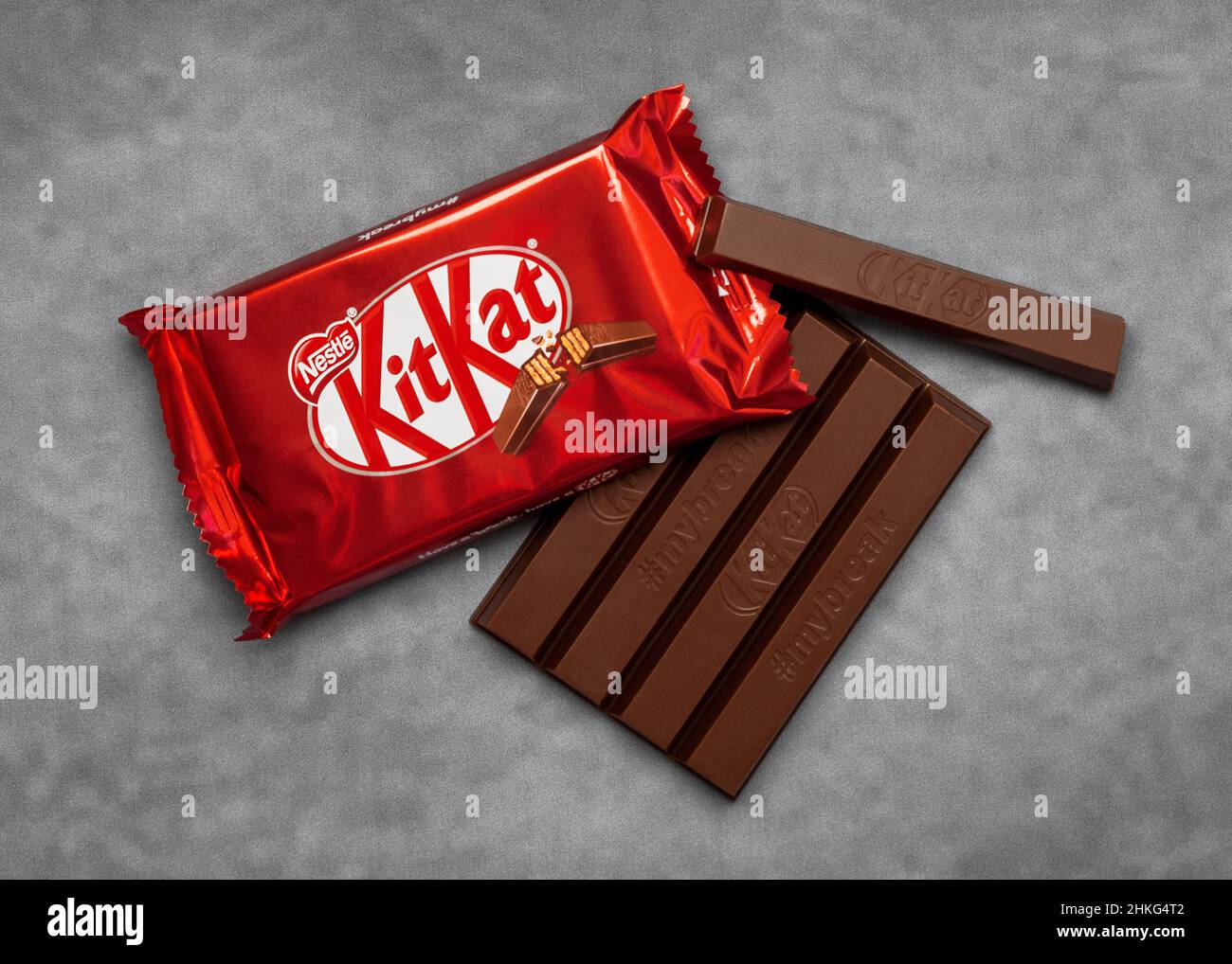 Barra di cioccolato al latte kitkat nestle immagini e fotografie stock ...