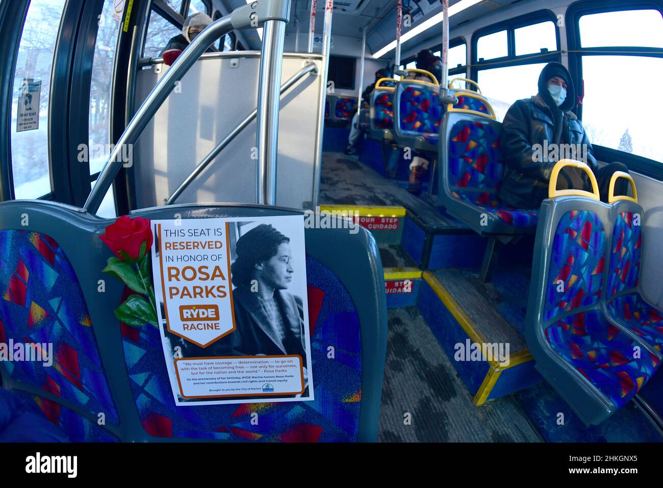 Racine, Wisconsin, Stati Uniti. 4th Feb 2022. I cartelli e le rose che ...