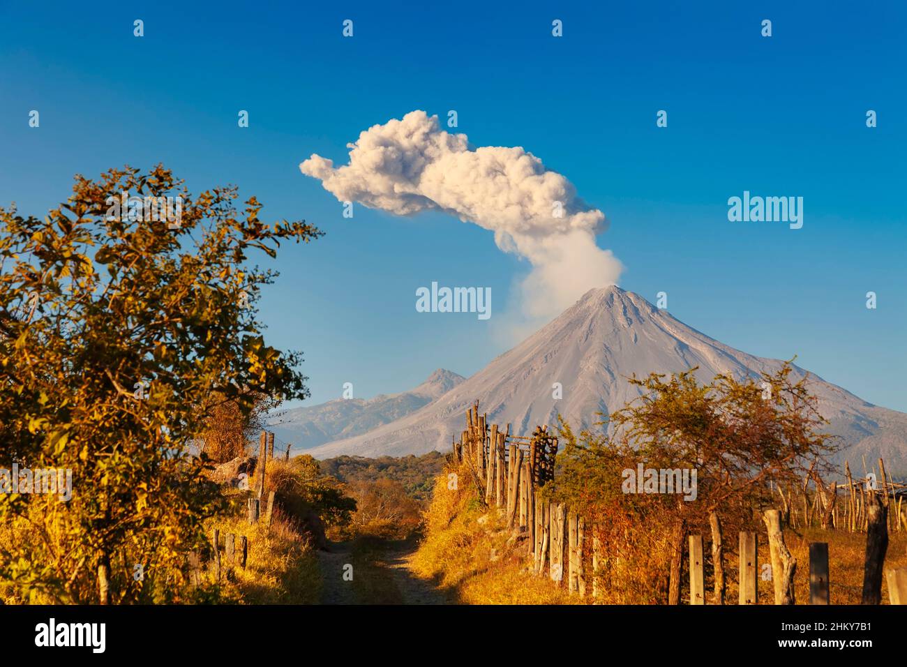 Vulcano del fuoco immagini e fotografie stock ad alta risoluzione - Alamy