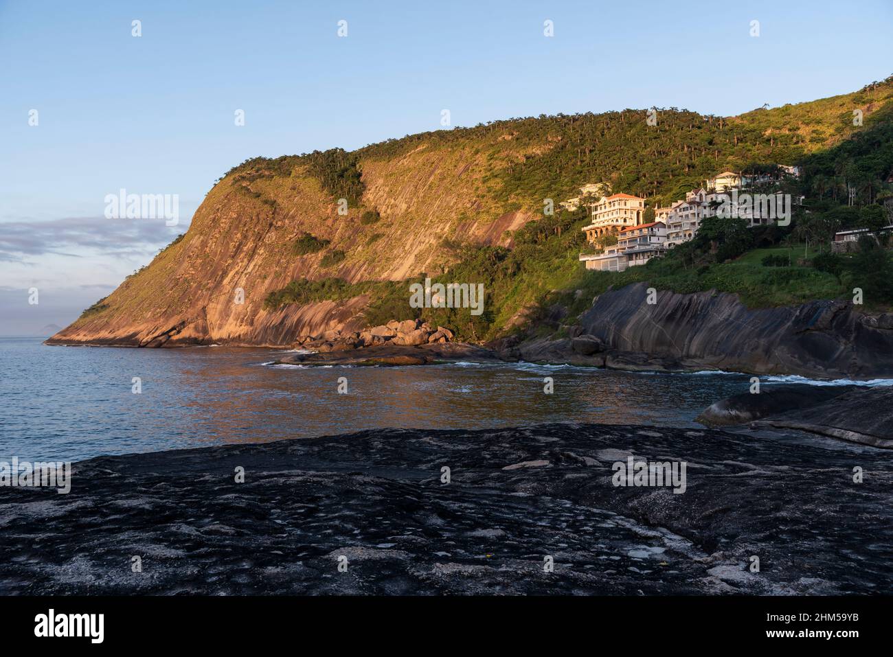 Spiaggia e foresta pluviale immagini e fotografie stock ad alta ...