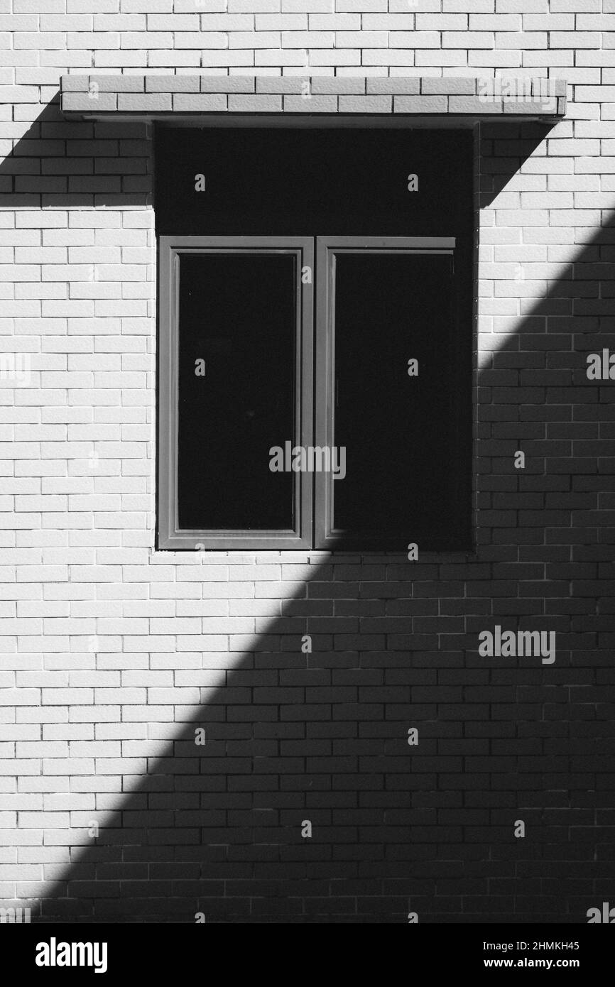 Finestre triangolari immagini e fotografie stock ad alta risoluzione ...