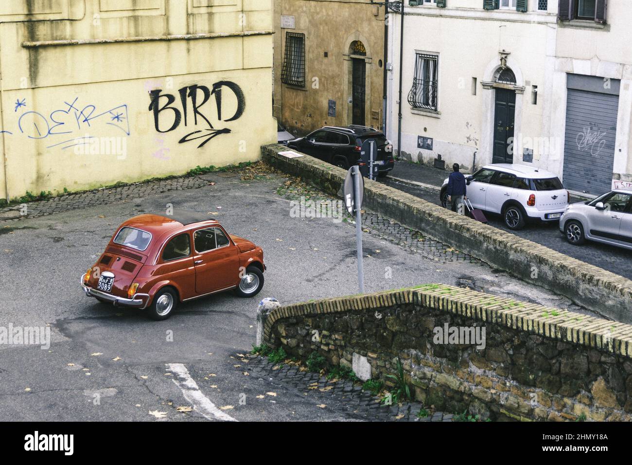 Italia fiat 500 vecchia tipica auto molto piccola italiana immagini e ...