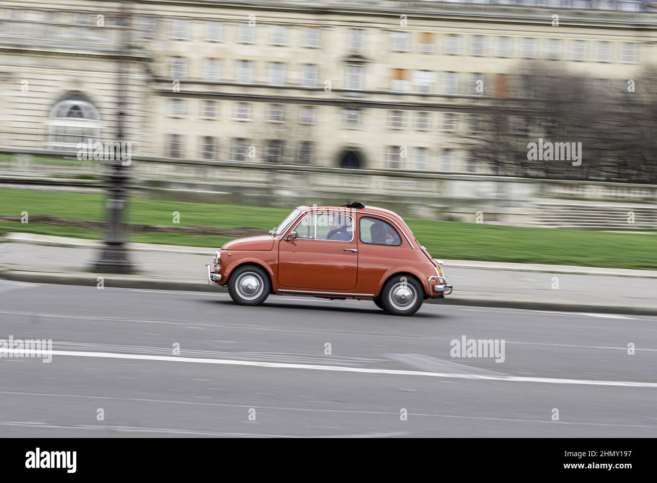 Italia fiat 500 vecchia tipica auto molto piccola italiana immagini e ...