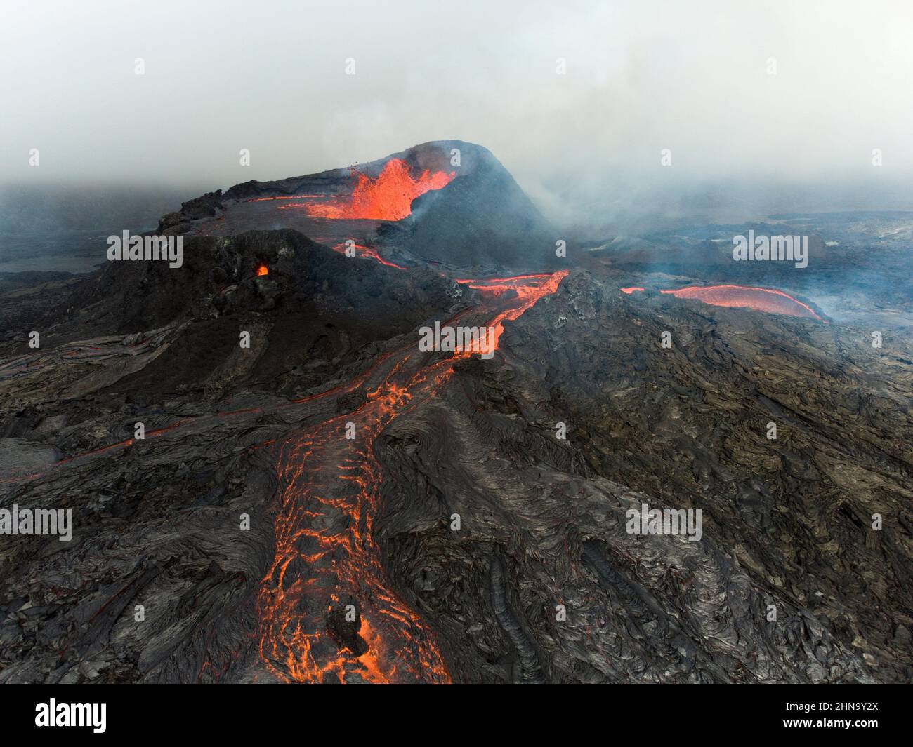 Vulcano fagradalsfjall in islanda immagini e fotografie stock ad alta ...