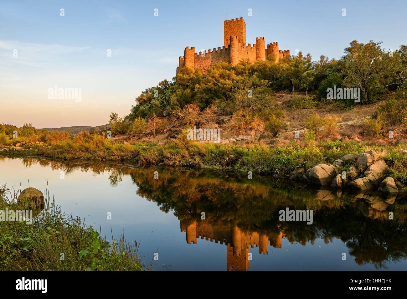 Castello di Almourol, un iconico Cavalieri Templari fortezza costruita ...