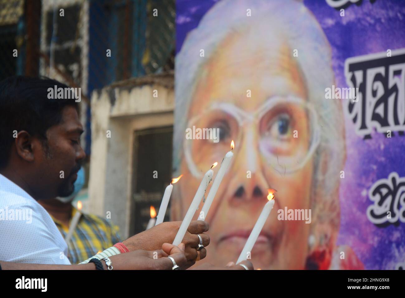 Kolkata, Bengala Occidentale, India. 16th Feb 2022. Candela luce ...