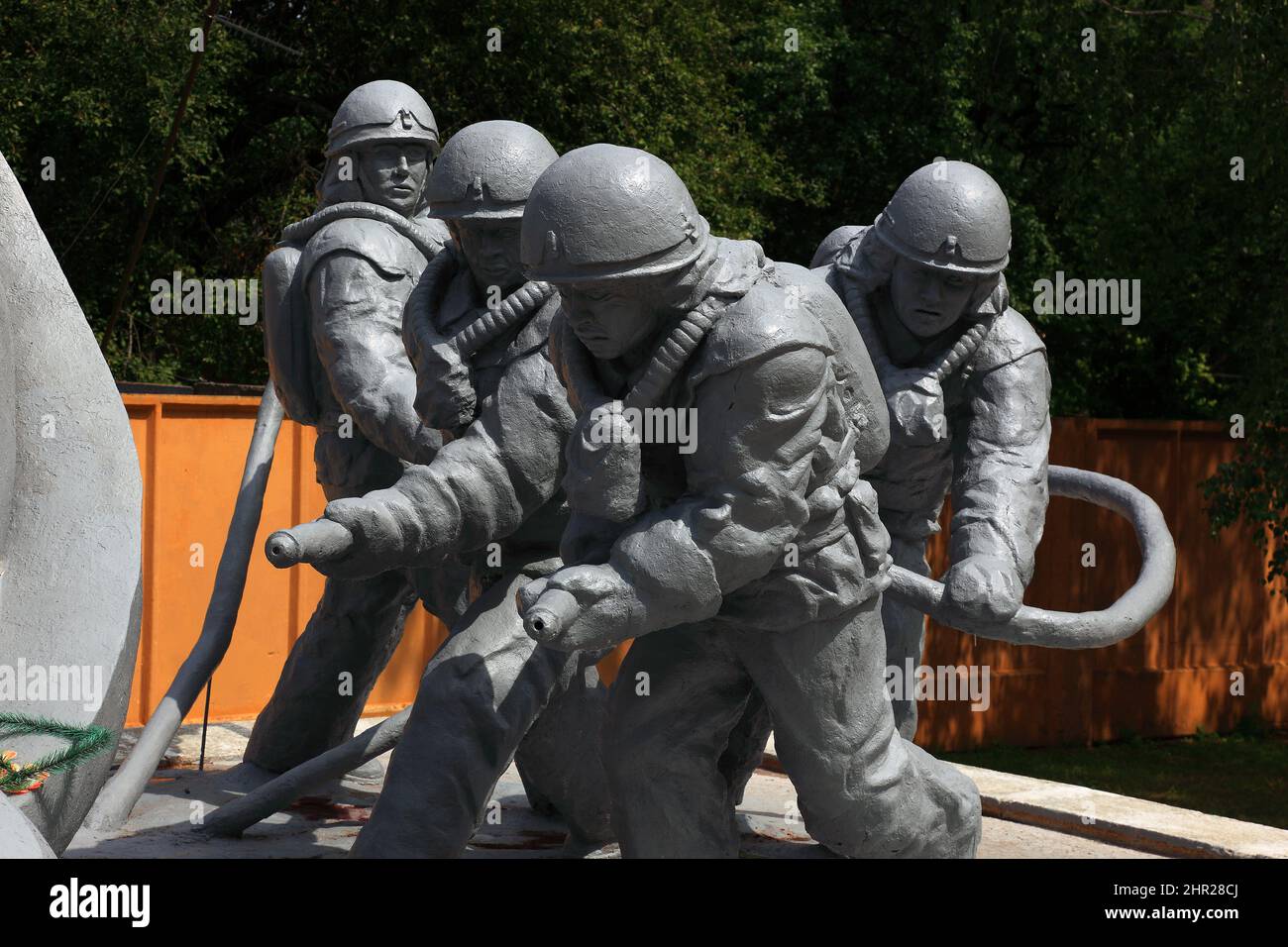 Chernobyl memorial statue immagini e fotografie stock ad alta ...