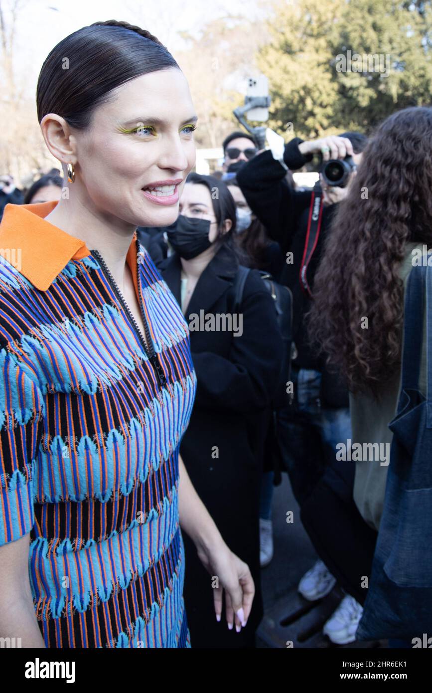 Bianca Balti è presente alla sfilata di moda Tod durante la settimana ...