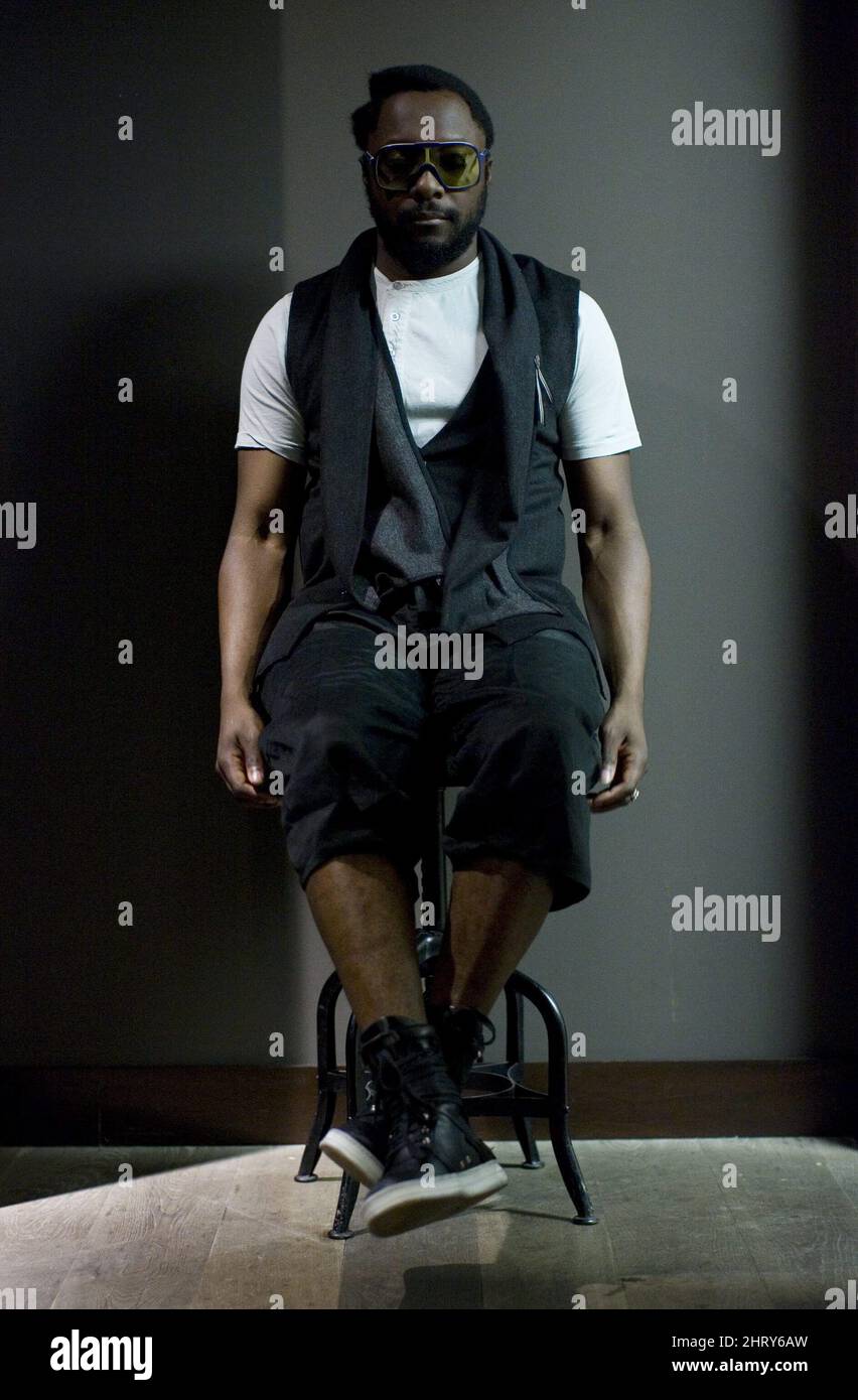 Il rapper americano Will.i.am pone per una foto al lancio della sua ...