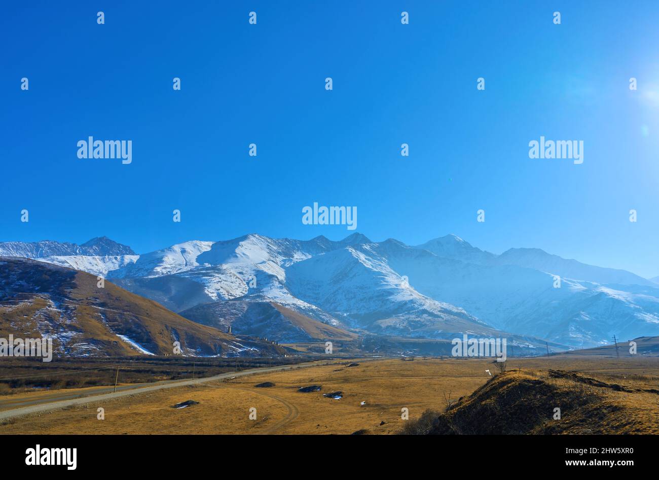 Guidare su strade di montagna immagini e fotografie stock ad alta ...