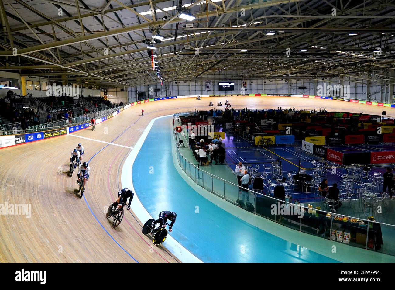 Una vista generale all'interno del velodromo durante il secondo giorno ...
