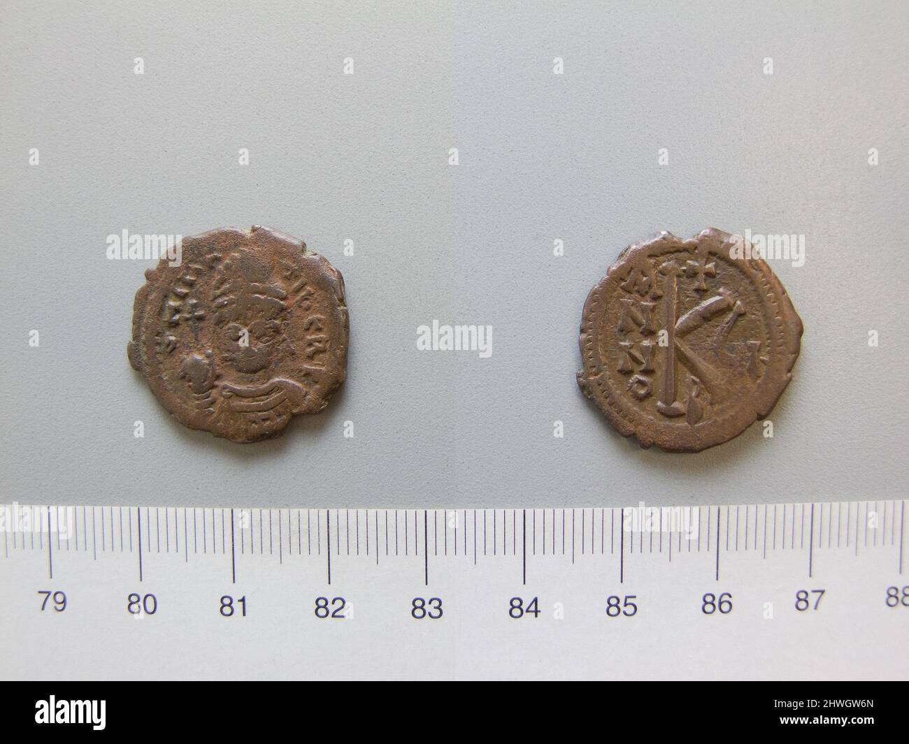 1/2 Follis (20 Nummi) di Maurizio Tiberio, imperatore bizantino da ...
