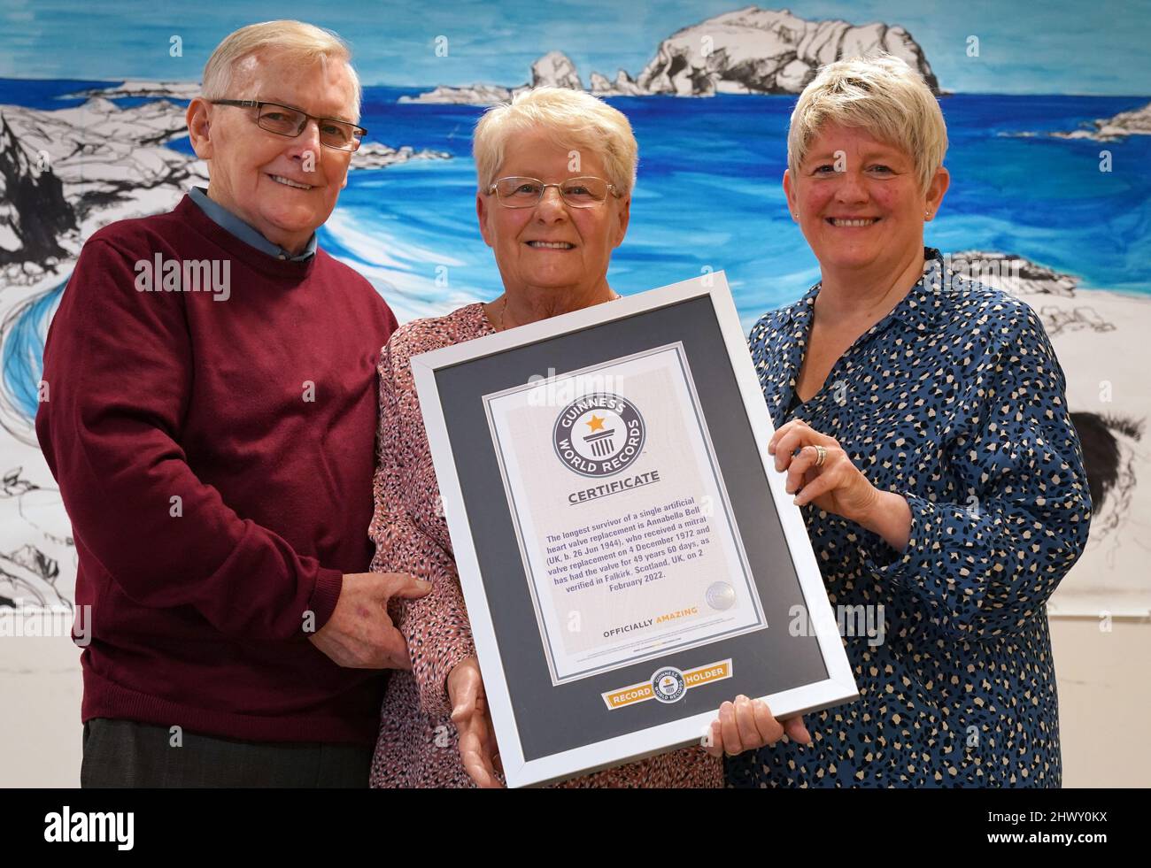 Anne Bell di settantasette anni con il marito Jim e la figlia Carol ...