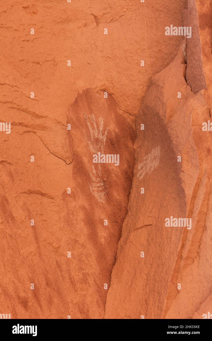 Antichi pittogrammi ancestrali Puebloan nativi americani in Chinle Wash ...