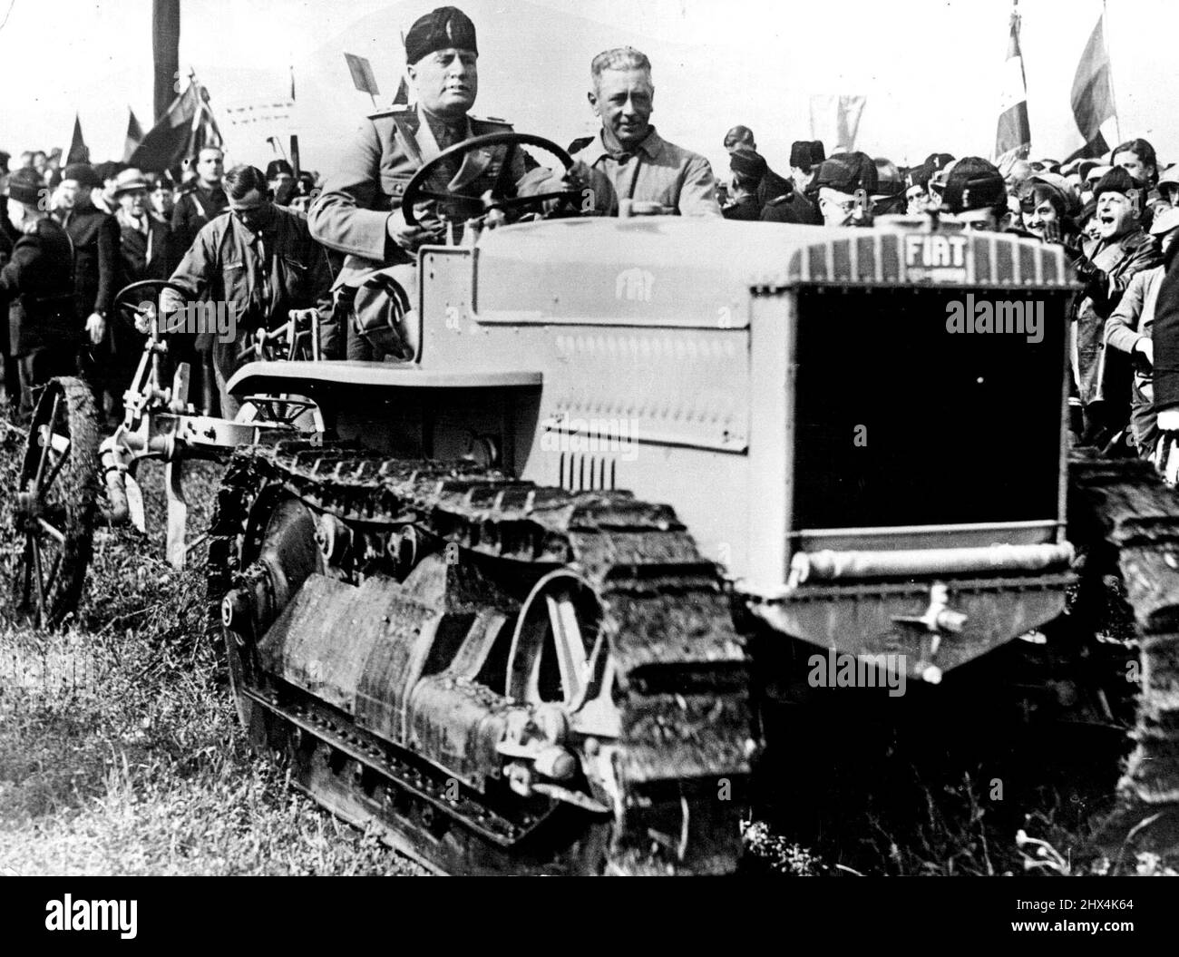 Plowman Mussolini alla nascita del 4th Città delle paludi Pontine ...