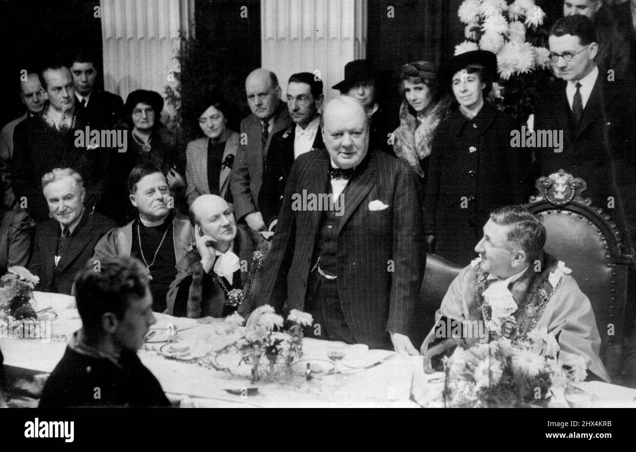 Il sig. Churchill Tours Hull con Sir Earle Page -- il sig. Churchill ...