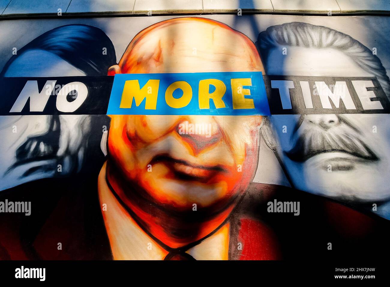 Danzica, Polonia. 10th Mar 2022. Un murale di Putin, Hitler e Stalin ...