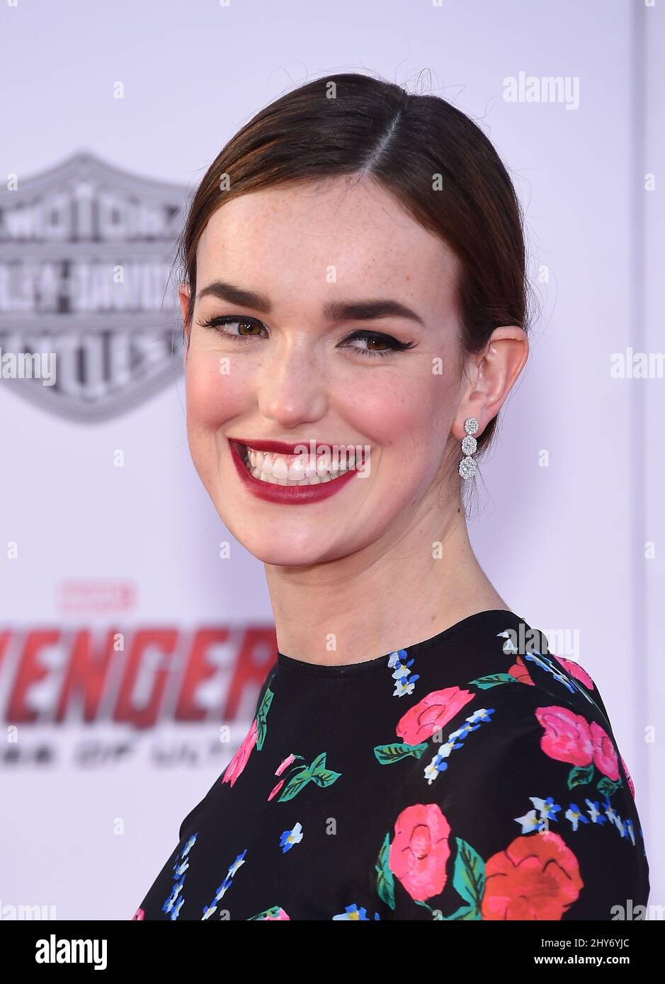 Elizabeth henstridge in arrivo premiere avengers immagini e fotografie ...
