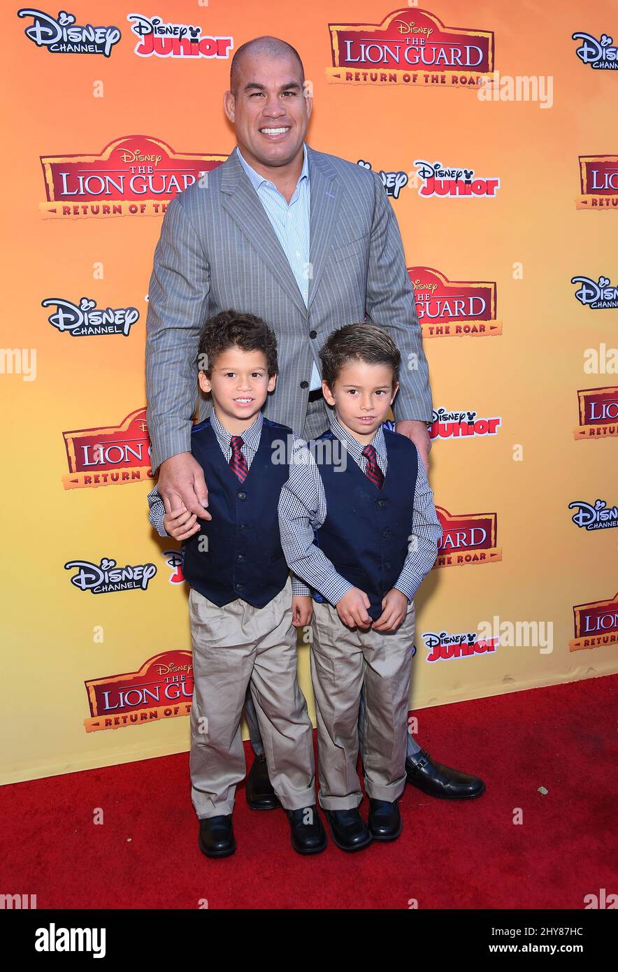 Tito Ortiz, Journey Ortiz e Jesse Ortiz partecipano alla prima del film "The Lion Guard: Return ...
