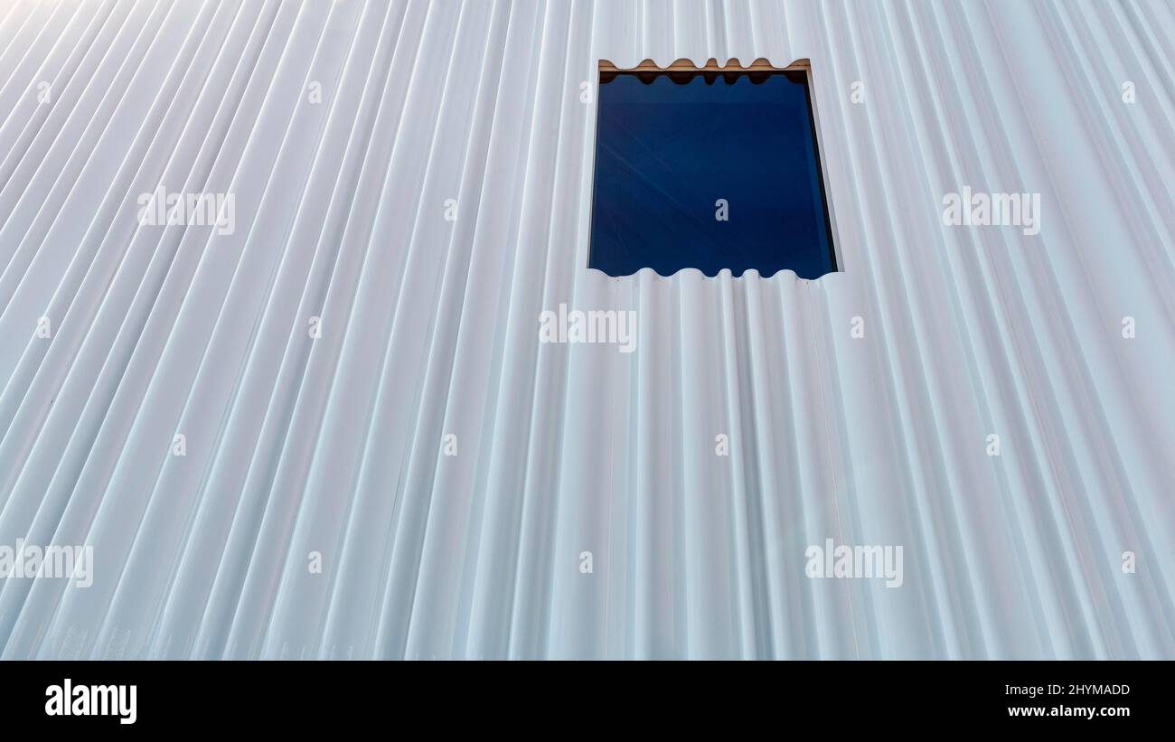 Facciata moderna in vetro acrilico ondulato, sala di produzione SANAA ...