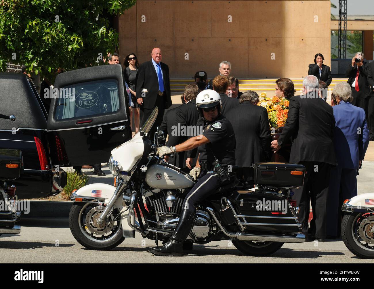 Il casket di Farrah Fawcett è visto al suo funerale alla Cattedrale di ...