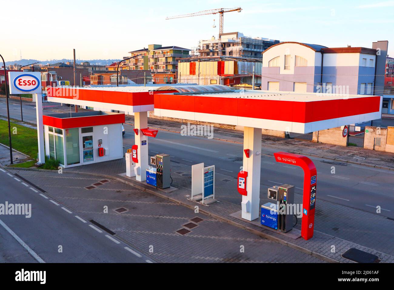 Esso self service immagini e fotografie stock ad alta risoluzione - Alamy
