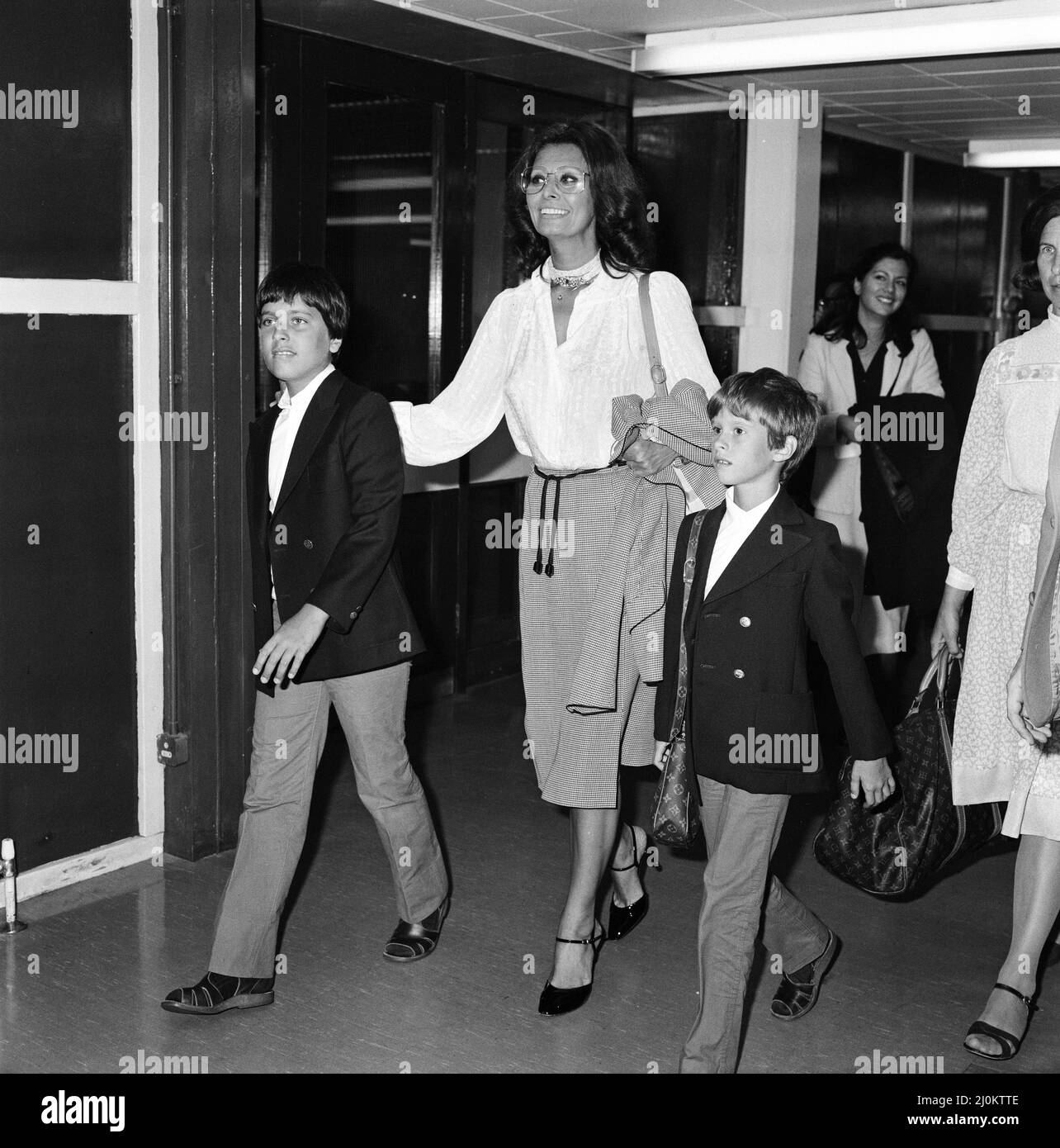 Sophia loren and carlo ponti jr Foto e Immagini Stock in Bianco e Nero ...