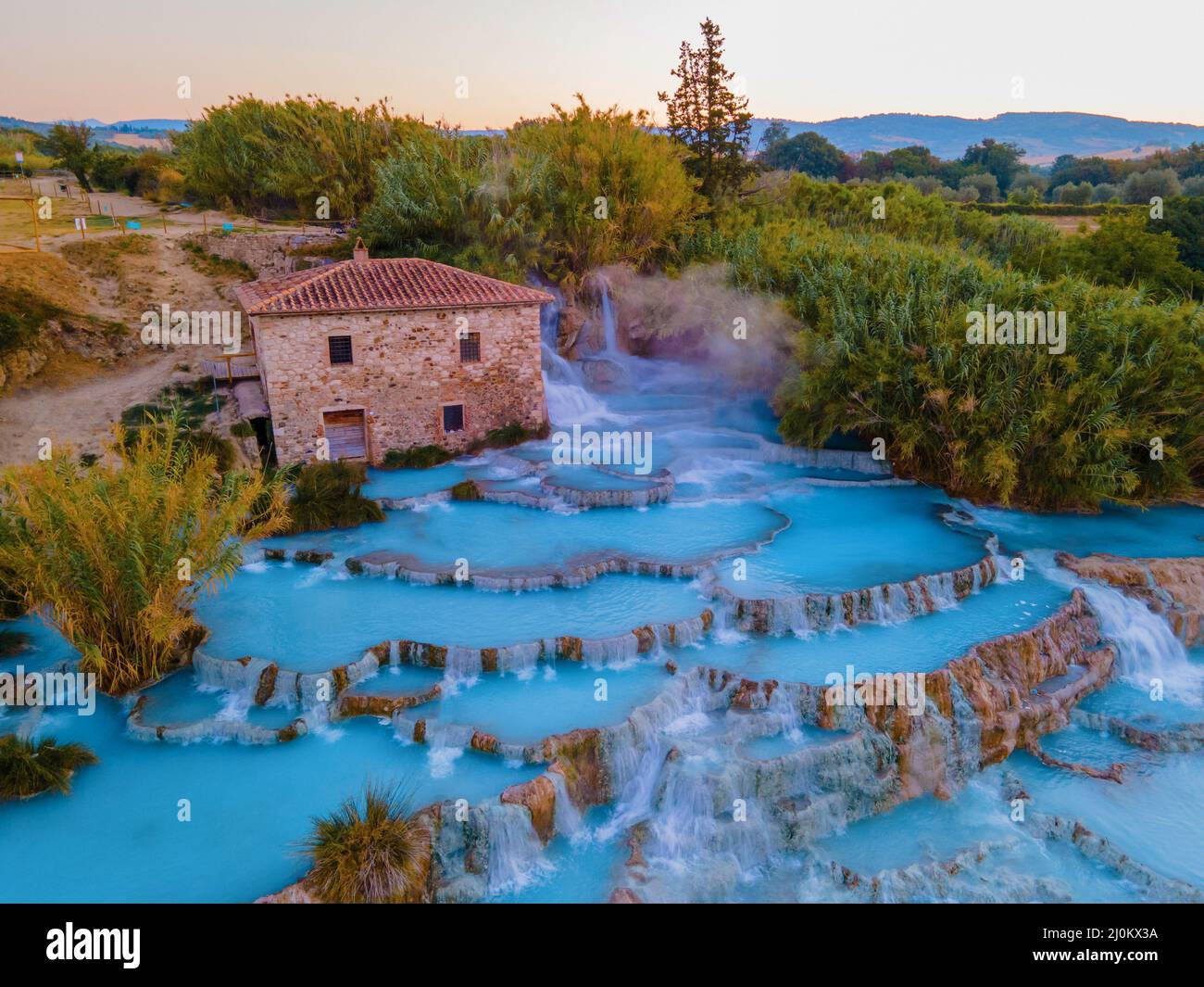 Terme naturali con cascate e sorgenti termali di Saturnia, Grosseto ...