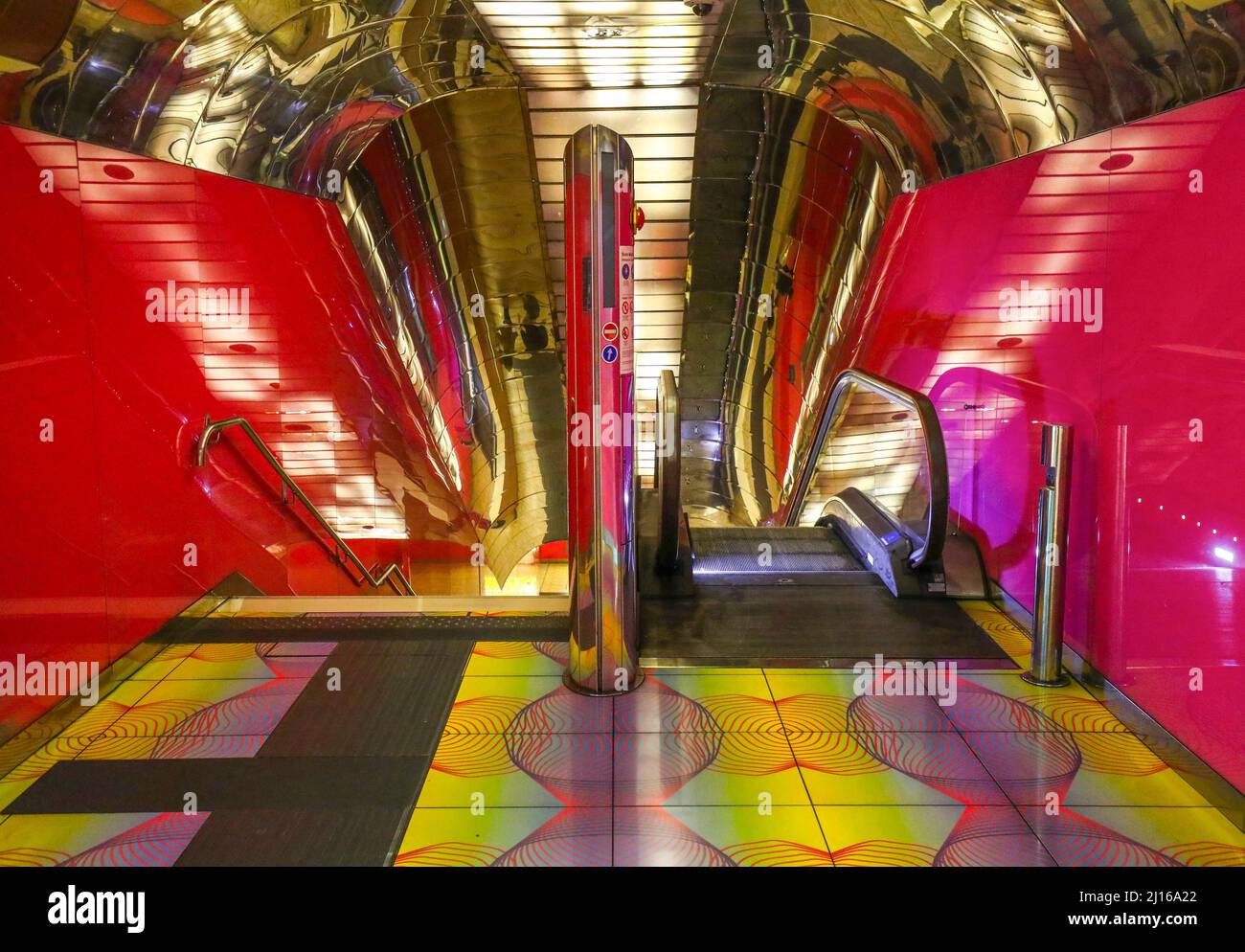 Metropolitana napoli immagini e fotografie stock ad alta risoluzione ...