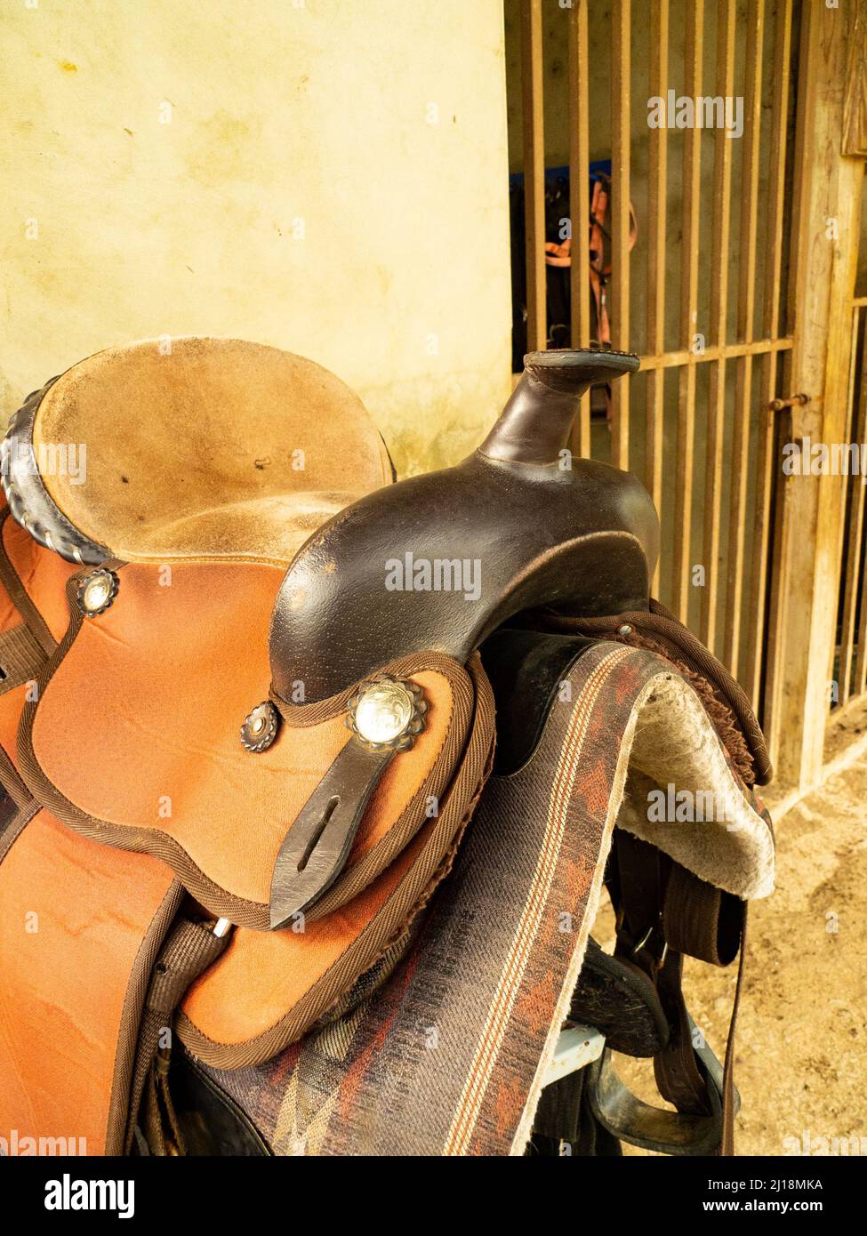 Sella fatta a mano immagini e fotografie stock ad alta risoluzione - Alamy