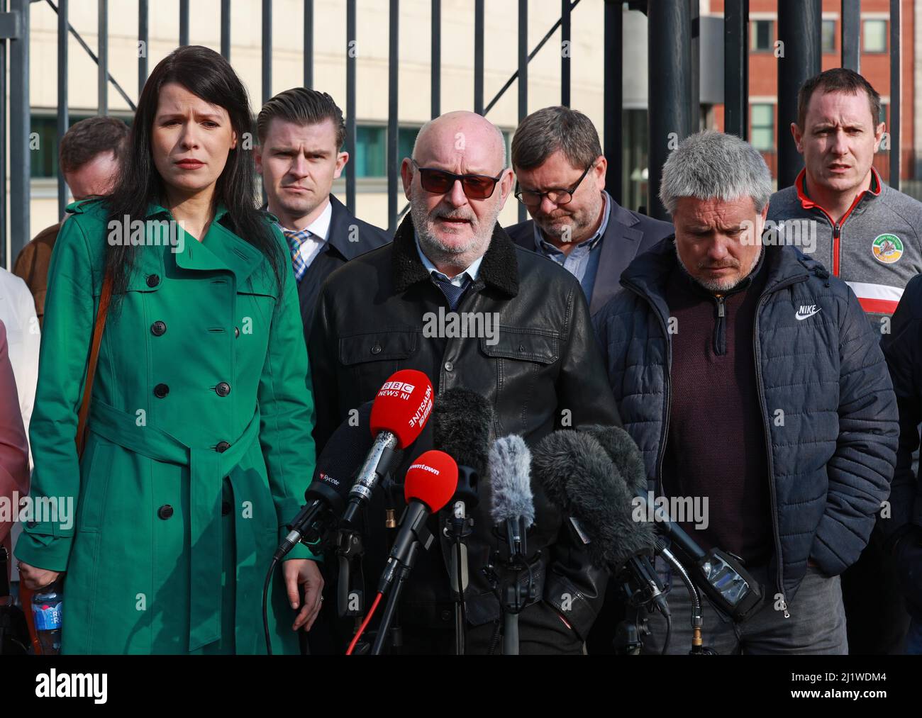 Grainne Teggart di Amnesty International (a sinistra), Sean McAnespie ...