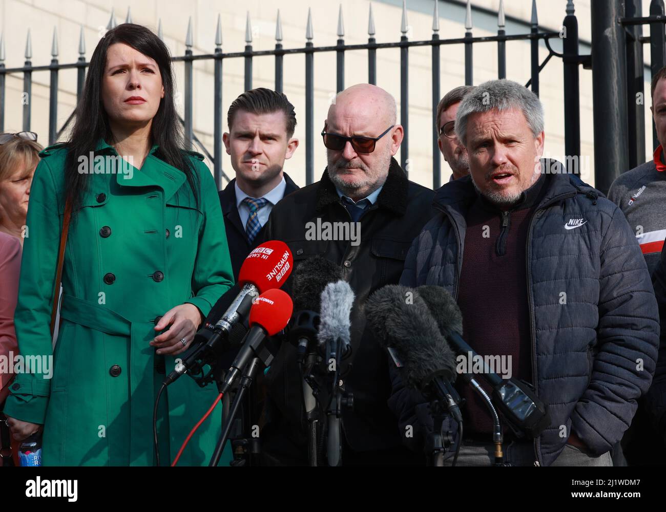 Grainne Teggart di Amnesty International (a sinistra), Sean McAnespie ...