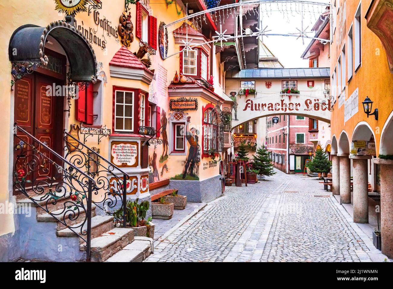 Kufstein, Austria - Dicembre 2018. Famosa città vecchia con edifici ...