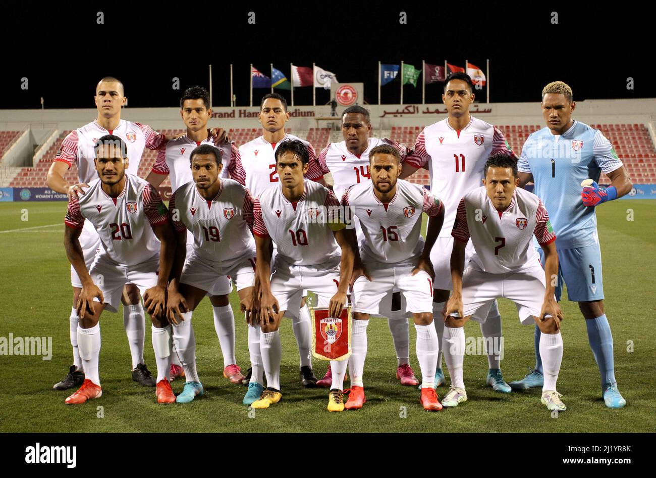 DOHA, QATAR - MARZO 27: Tahiti Team pose , da sinistra in alto ...