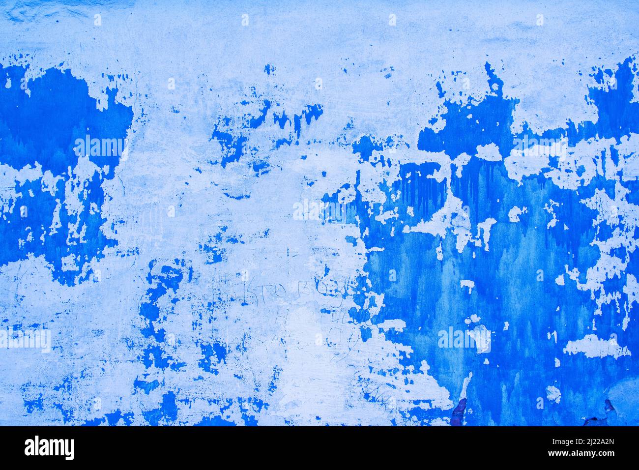 Muro in intonaco scuro con sporco Bianco Nero graffiato sfondo ...