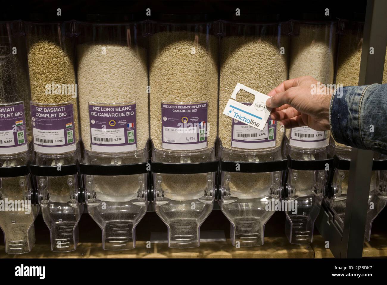 La vie Claire, negozio biologico: Uso di tricogramma nella navata bulk ...