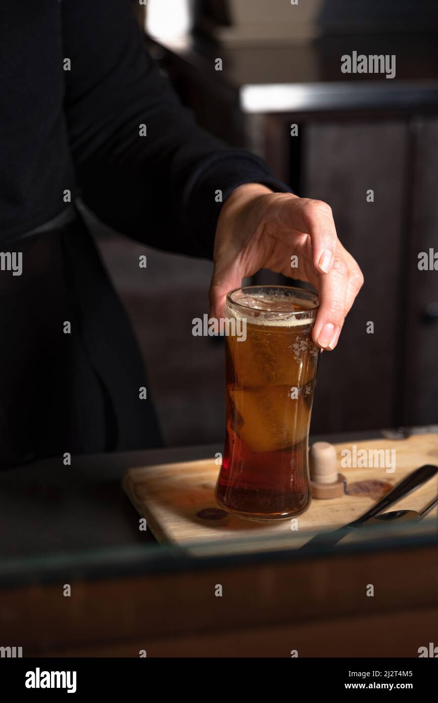 Bevanda alcolica immagini e fotografie stock ad alta risoluzione - Alamy