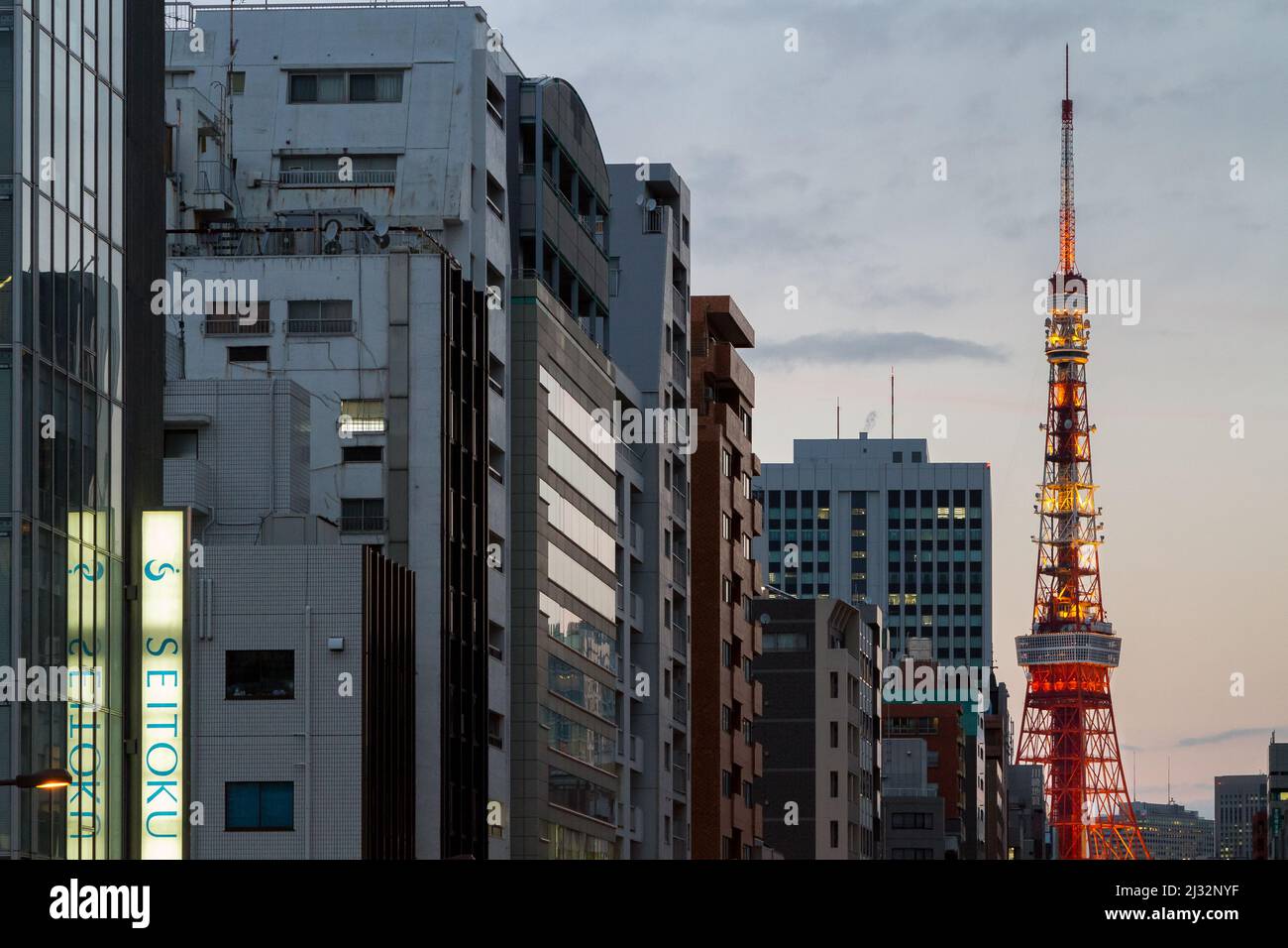Le torri di tokyo immagini e fotografie stock ad alta risoluzione - Alamy