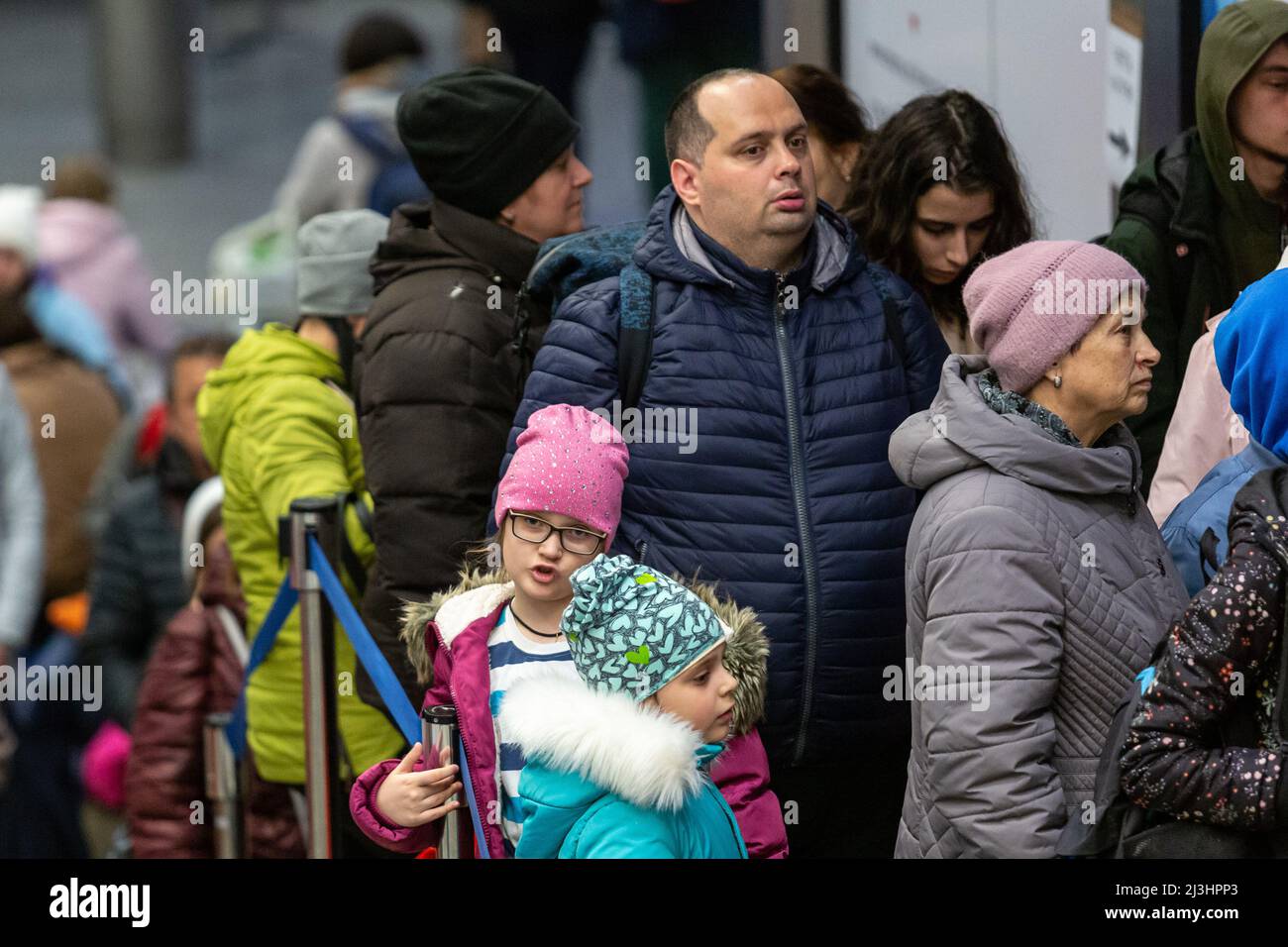 Cracovia, Polonia. 08th Apr 2022. Le famiglie di rifugiati ucraine sono ...