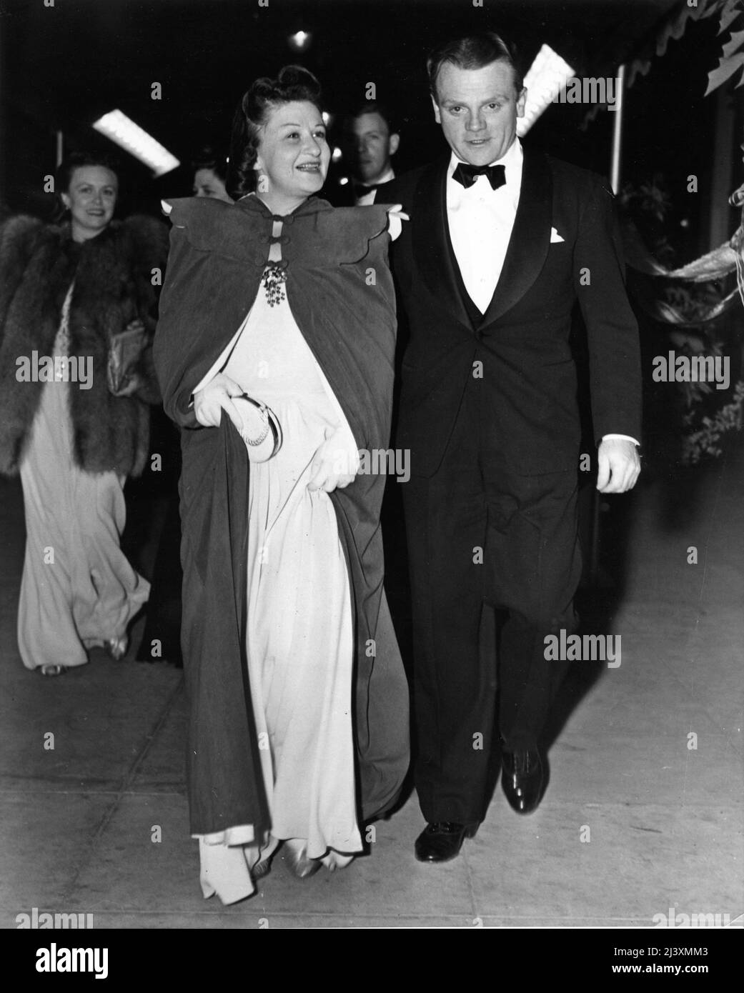 JAMES CAGNEY e sua moglie BILLIE / FRANCES CAGNEY arrivano al Carthay ...