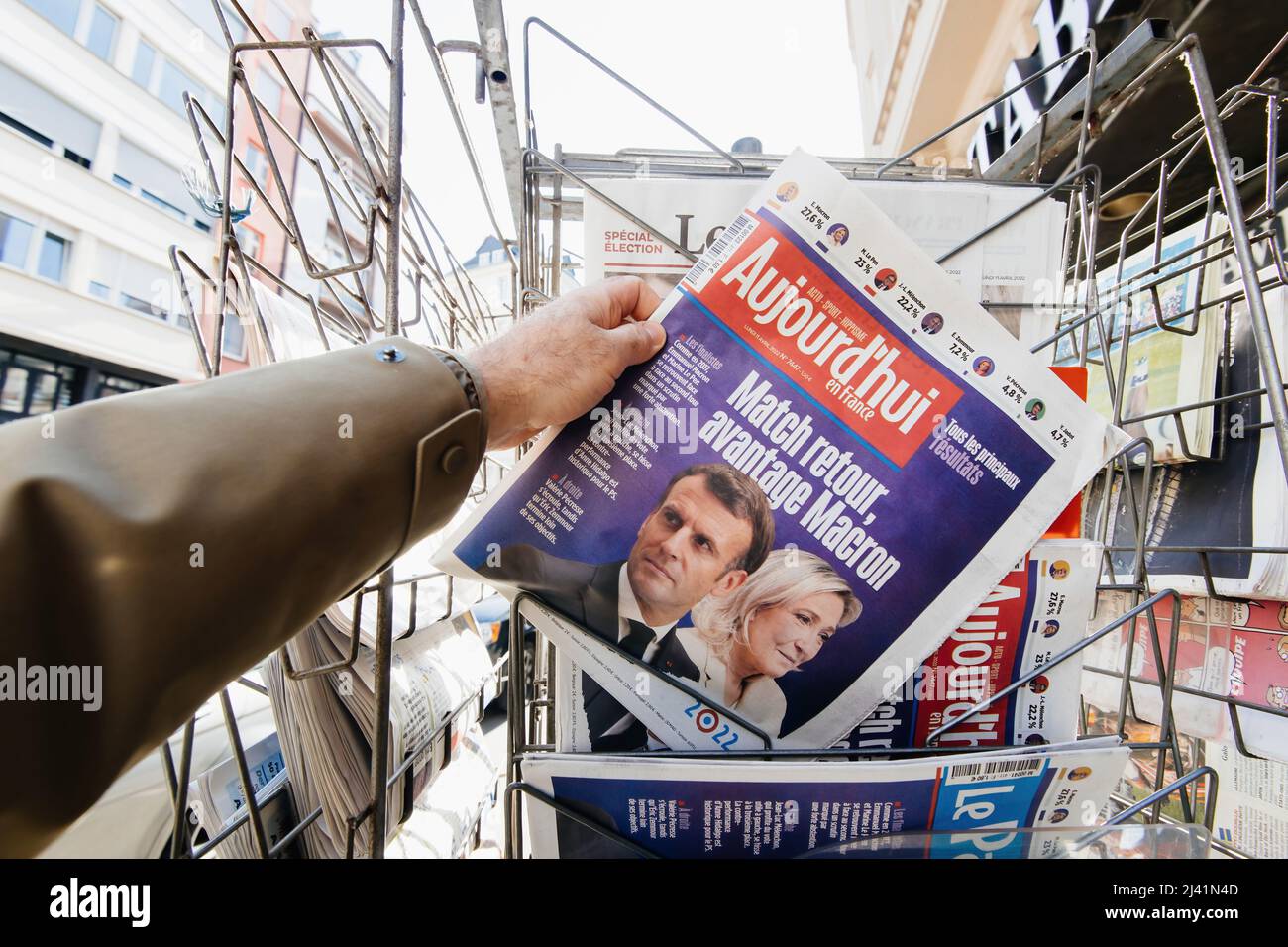 French newspaper 2022 first page immagini e fotografie stock ad alta ...