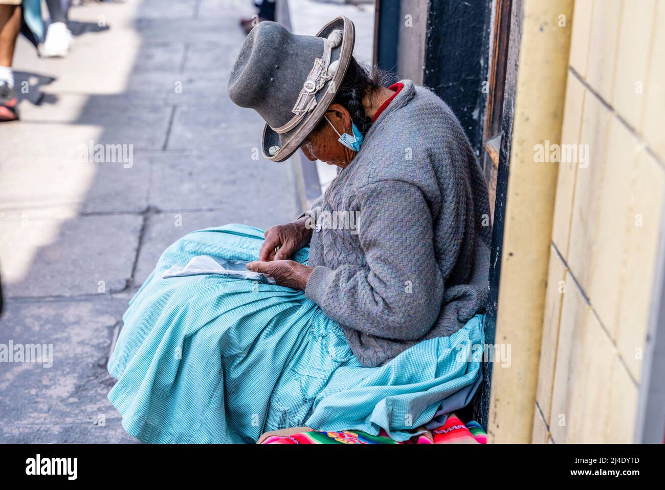 Donna adulta indigena immagini e fotografie stock ad alta risoluzione ...