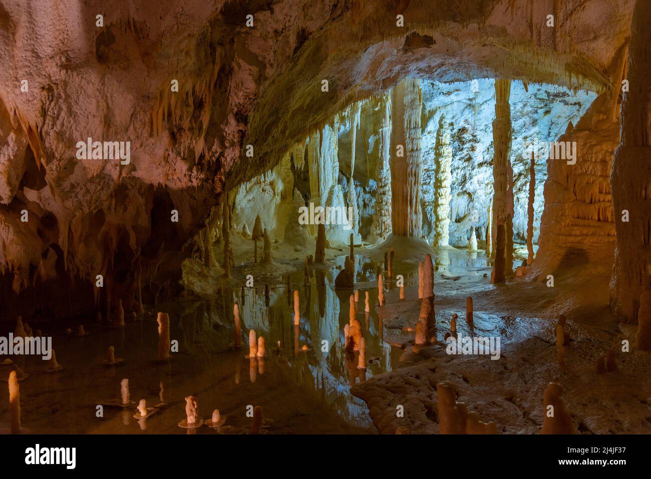 Grotte di frasassi immagini e fotografie stock ad alta risoluzione - Alamy