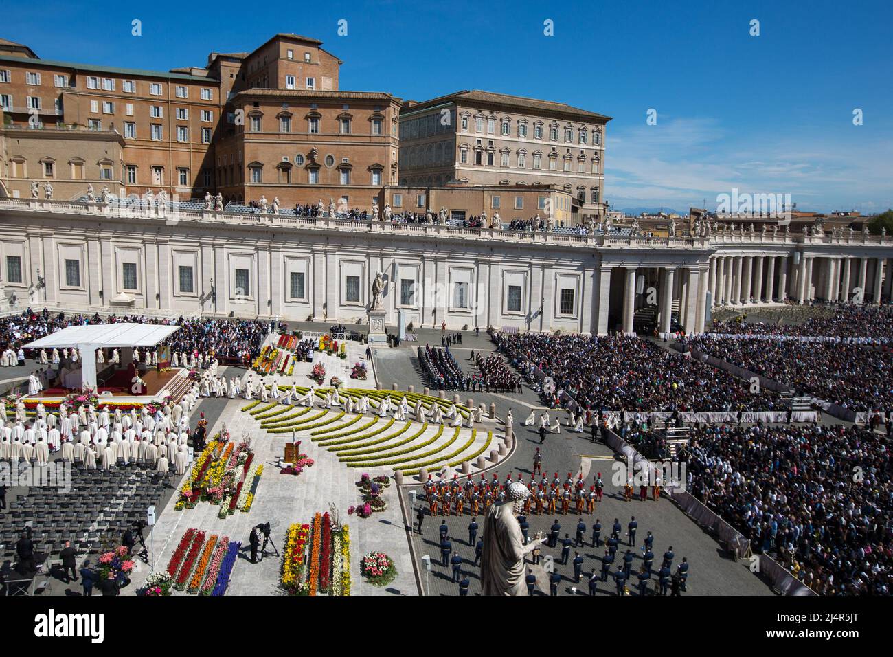 Roma, Italia. 17th Apr 2022. Papa Francesco ha presieduto e celebrato ...