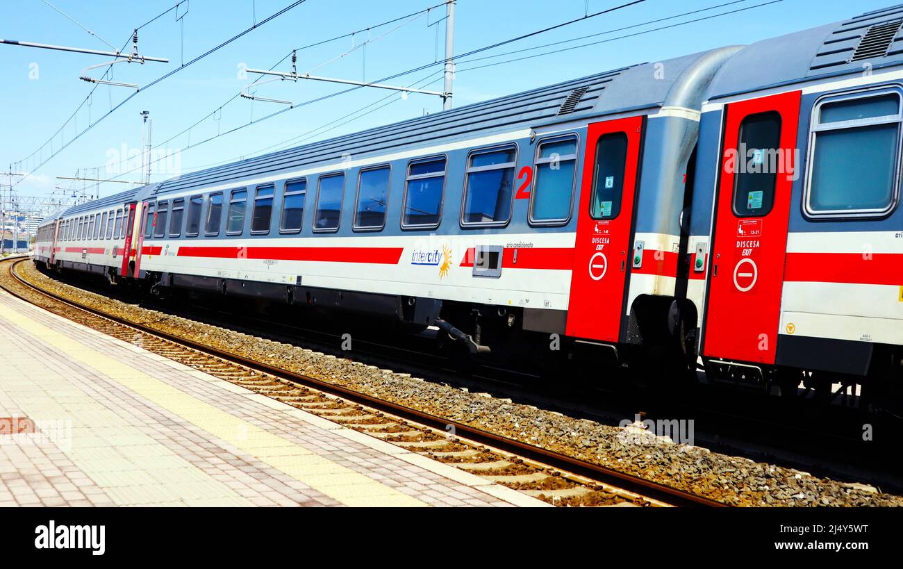 Trenitalia intercity immagini e fotografie stock ad alta risoluzione ...