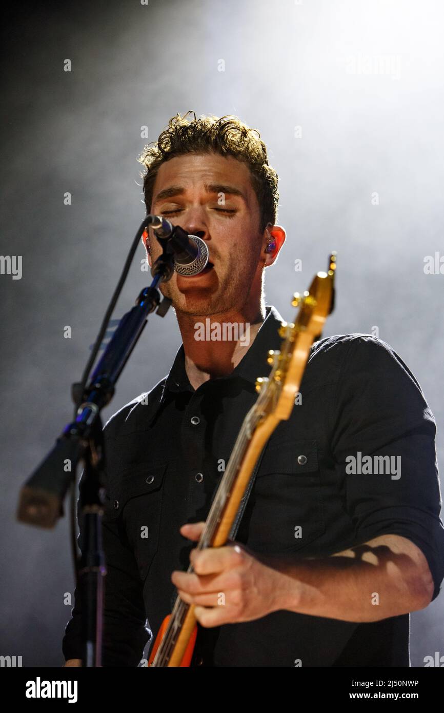 Il bassista e cantante Mike Kerr del gruppo rock britannico Royal Blood ...