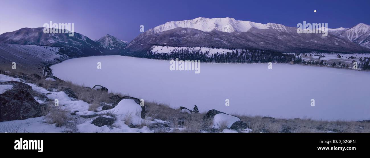 Moraine dammed lake immagini e fotografie stock ad alta risoluzione - Alamy