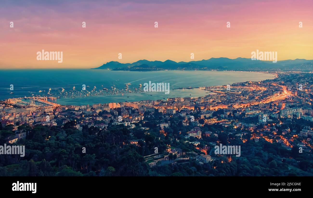 Cannes vecchia città immagini e fotografie stock ad alta risoluzione ...