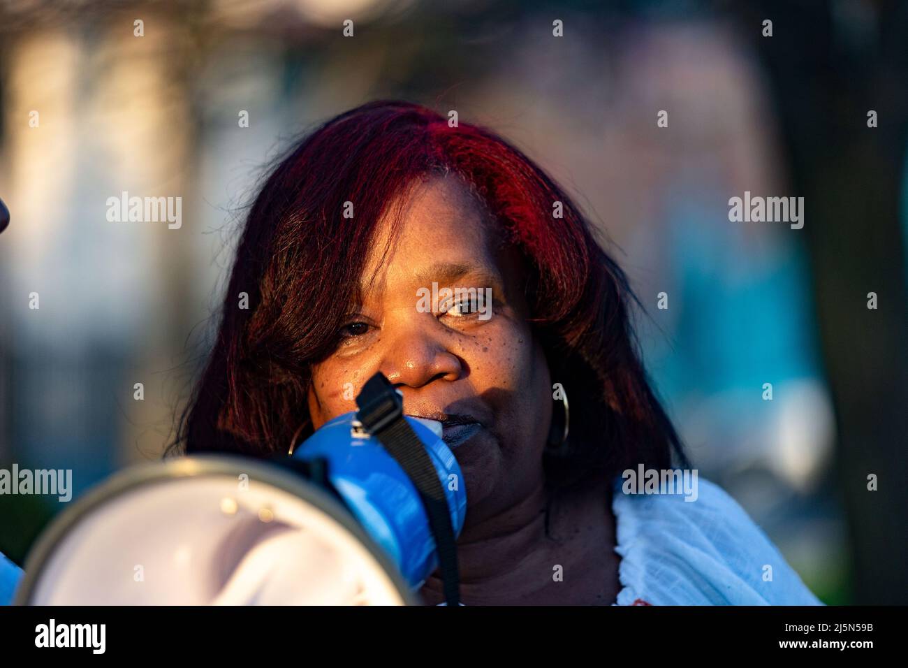 Jeanene Hammonds, nonna di Ma'Khia Bryant, parla alla chiusura della ...